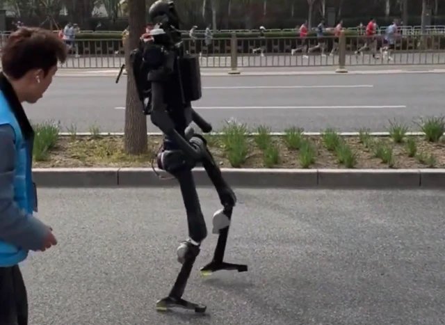 Robot Half-Marathon is a Glorious Clumsy Disaster | RoboHorizon